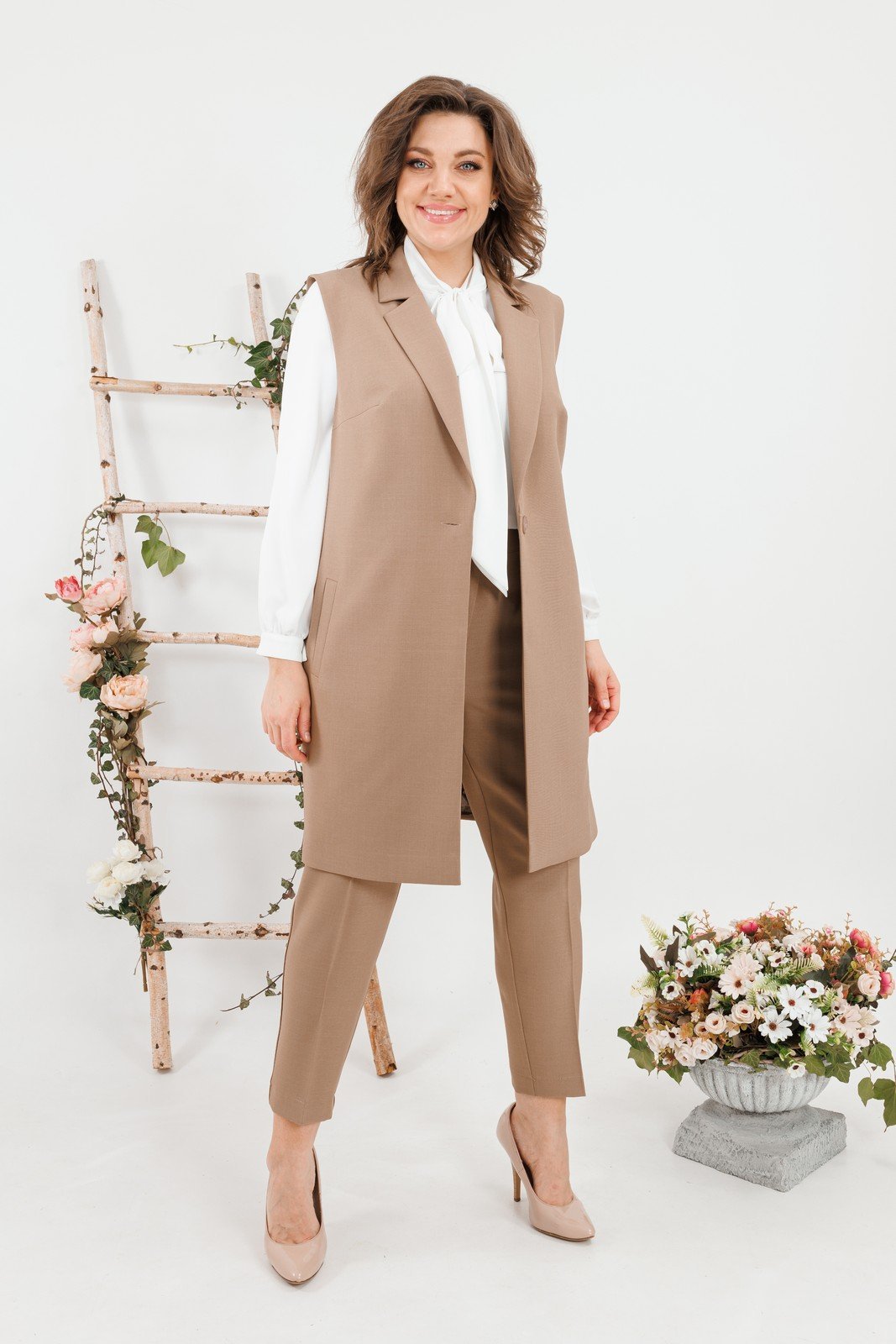 Костюм брючный 130560 бежевый SandyNA купить в интернет магазине Велесмода