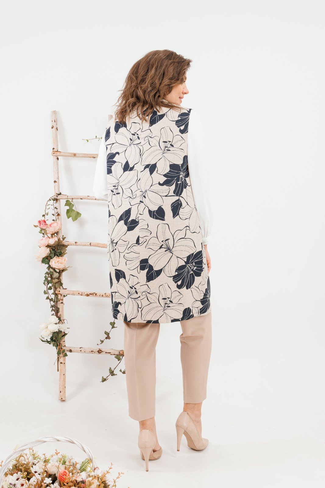 Костюм брючный 130560 бежевый + синие цветы SandyNA купить в интернет ...